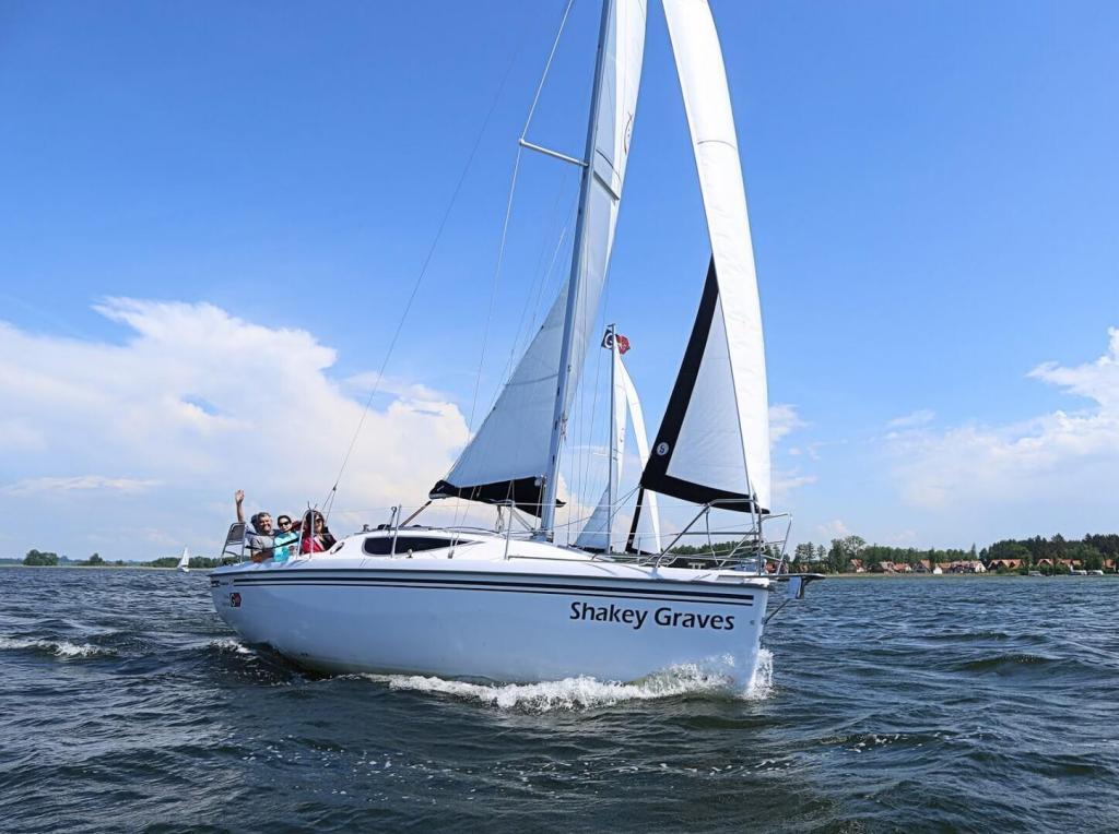 Czarter jachtu MAXUS 28 na Mazurach